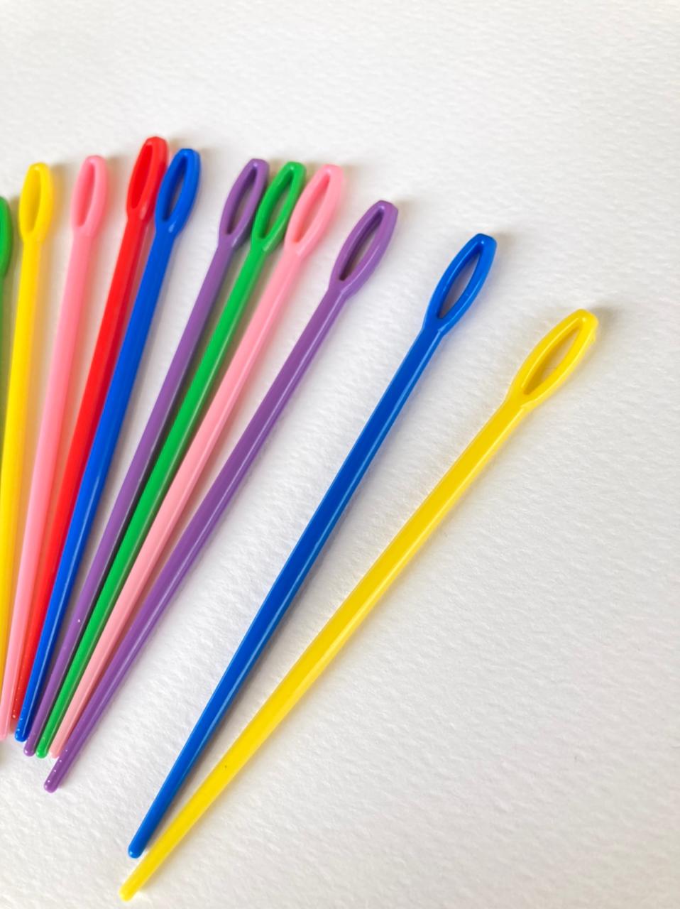 Large-Eye Plastic Needle – Crafts Corner